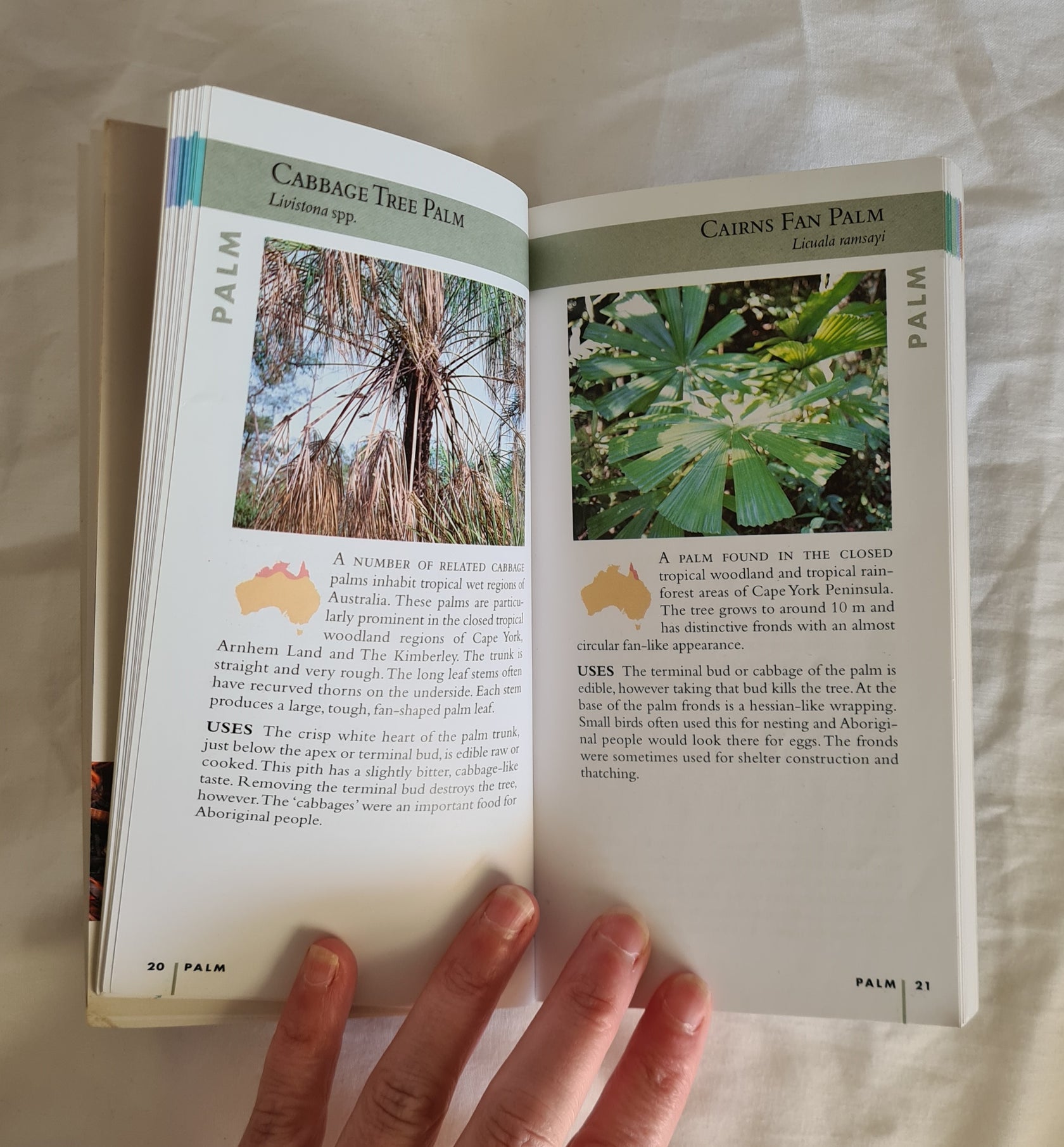 Bush Tucker Field Guide by Les Hiddins – Morgan's Rare Books