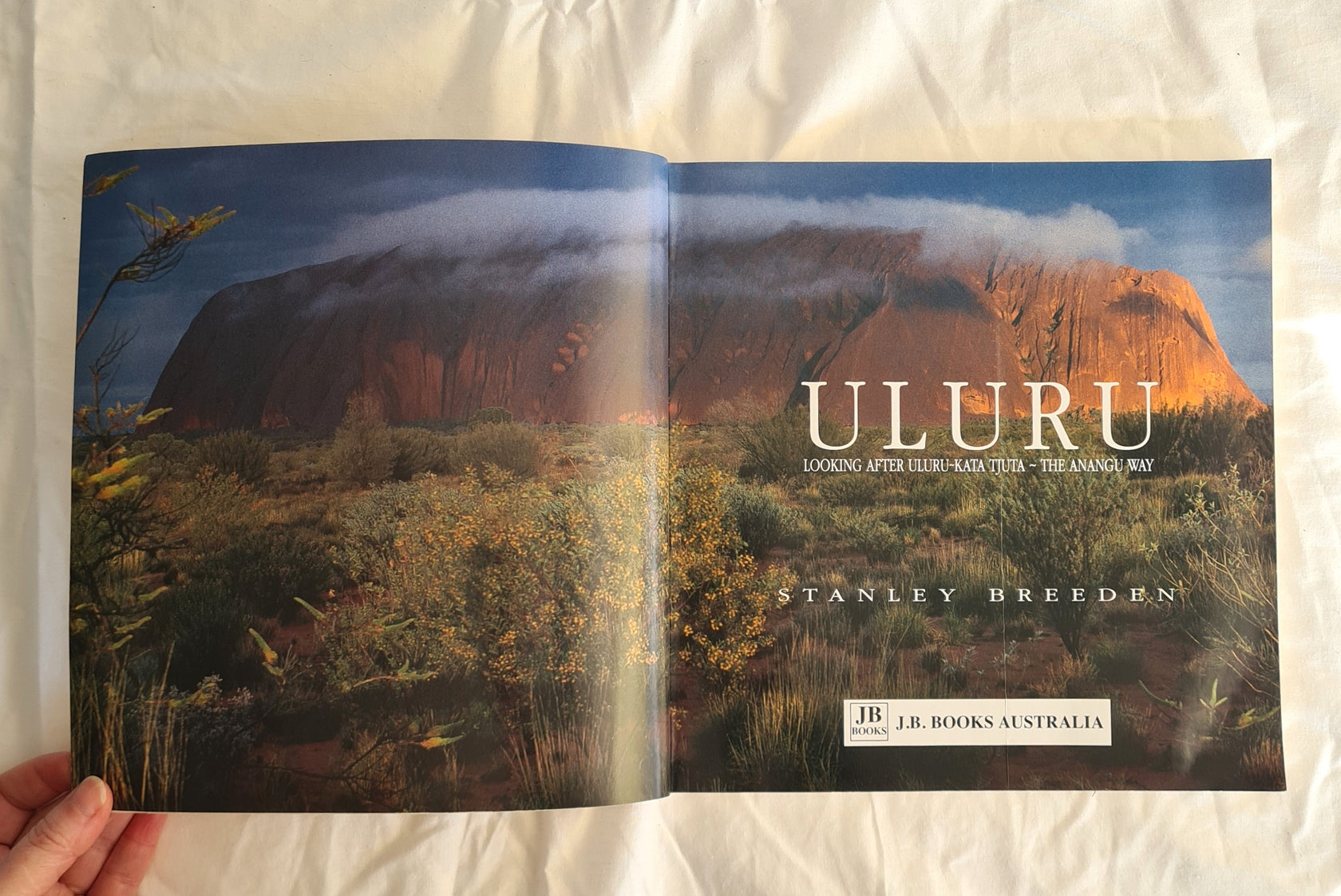 Uluru by Stanley Breeden – Morgan's Rare Books