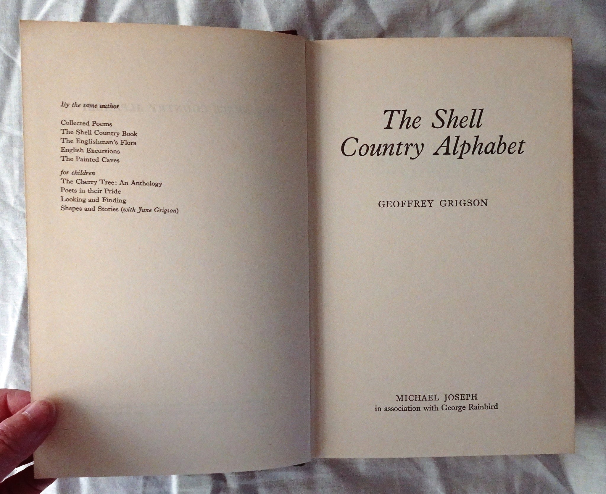 The Shell Country Alphabet by Geoffrey Grigson – Morgan's Rare Books
