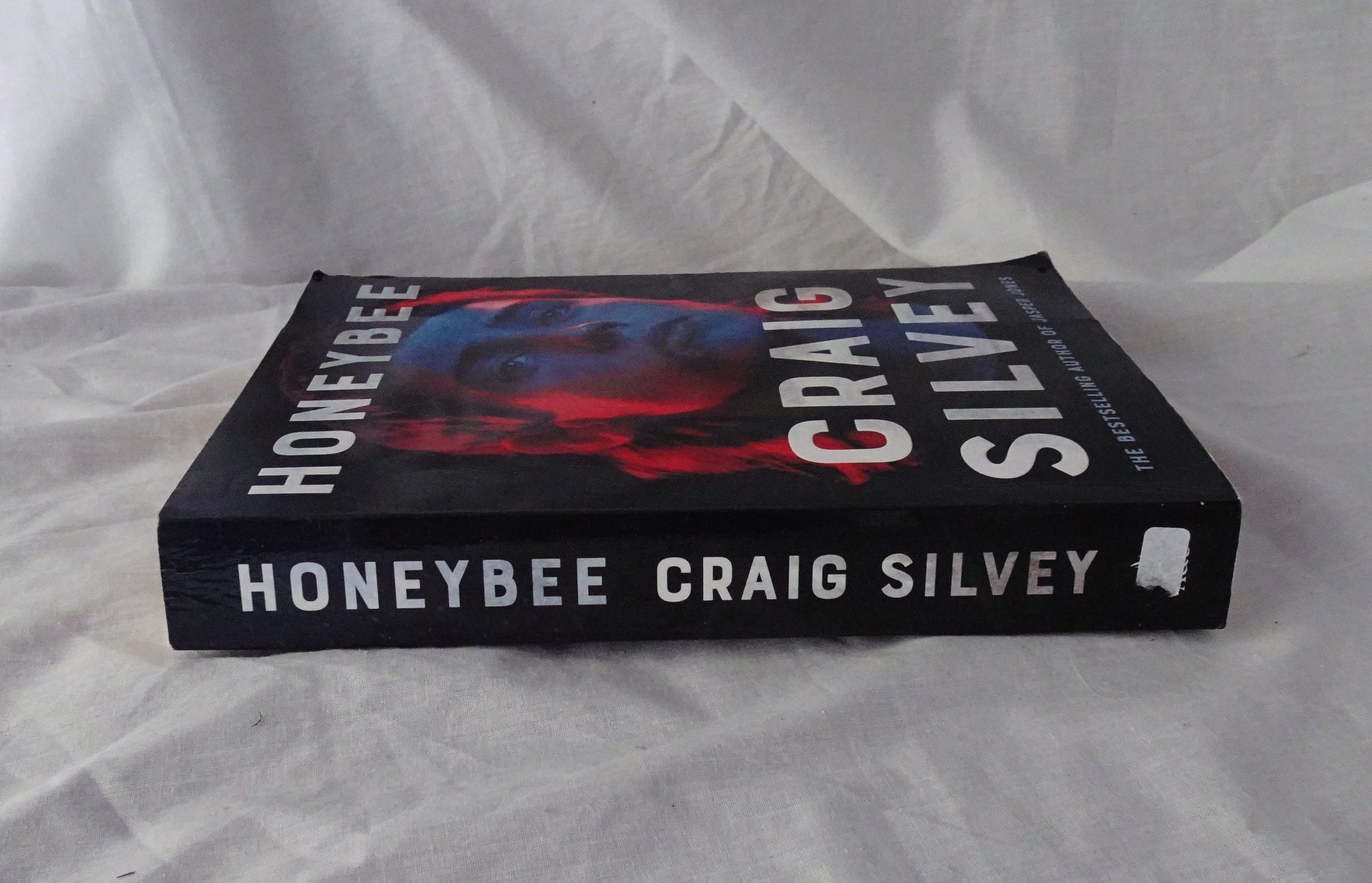 Honeybee by Craig Silvey – Morgan's Rare Books